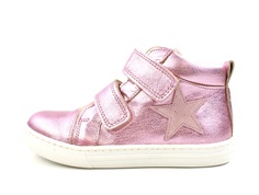 Tilbud på børnesko og børnetøj